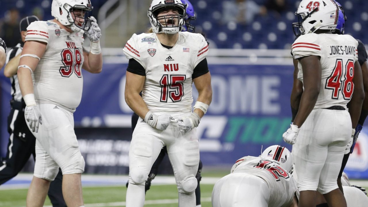 Steelers add edge rusher Sutton Smith in the sixth round of the NFL ...